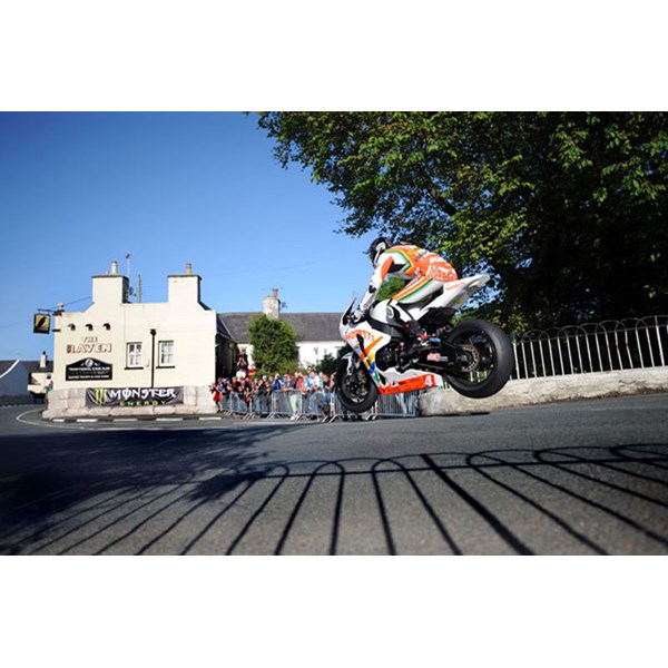 Ian Hutchinson Ballaugh Bridge TT 2010 : Isle of Man TT Shop