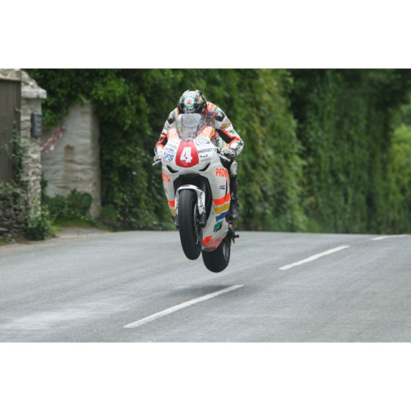 Ian Hutchinson Ballacrye Superstock TT 2010 (2) : Isle of Man TT Shop